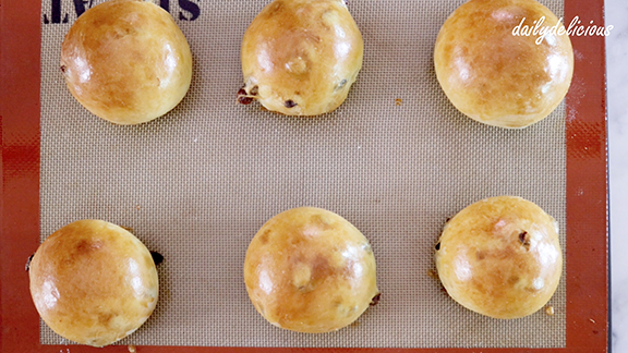 dailydelicious: Raisin Buns