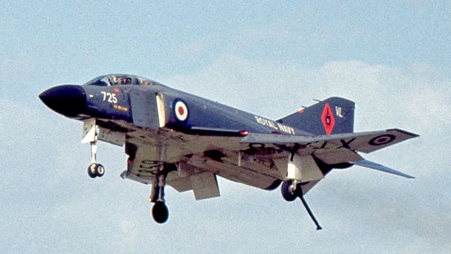 FalkeEins - a modelling blog: Fujimi RAF 'Silver Jubilee' RN F-4 ...