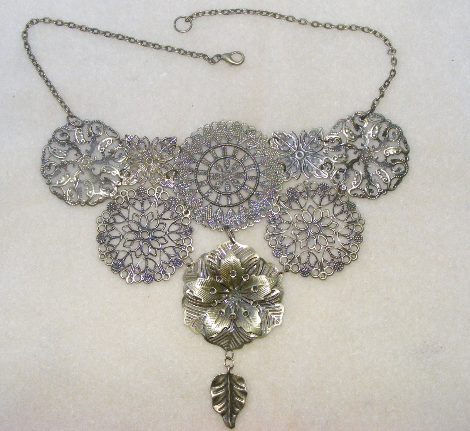 Colourblast!: Filigree necklace tutorial - beading for beginners