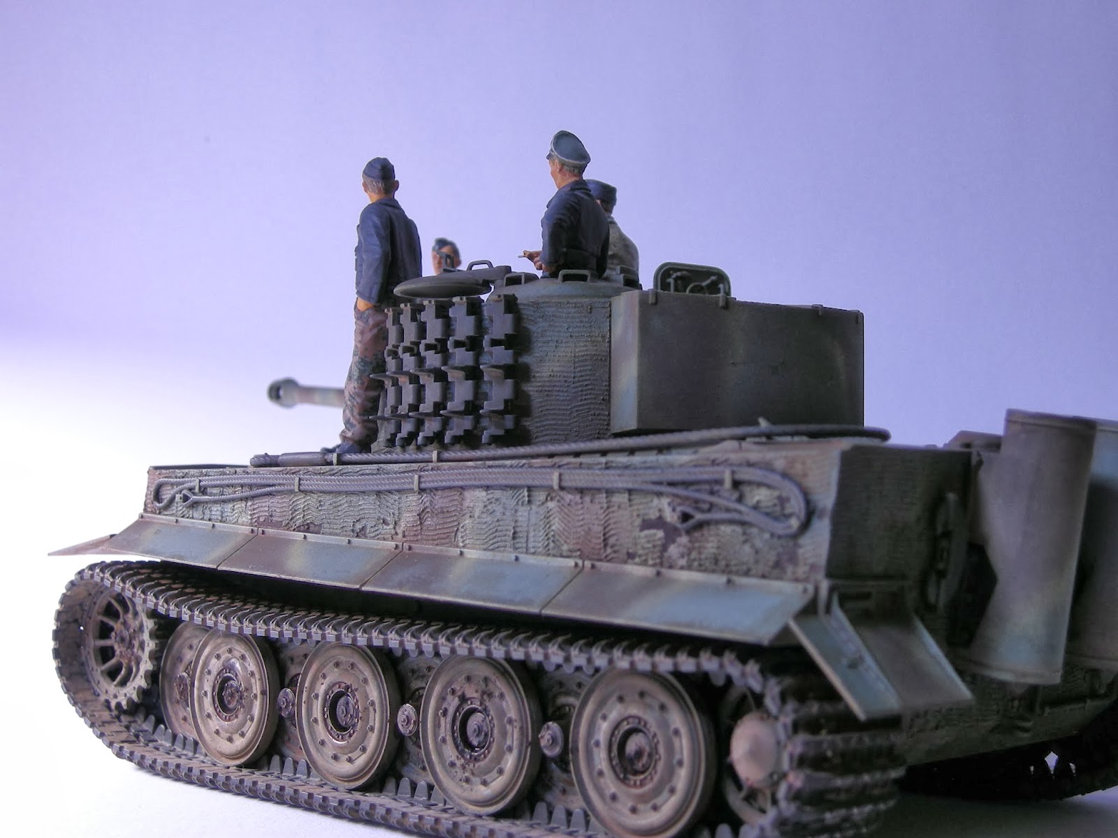 模型と時間: Tamiya 35146 = 25109 ドイツ重戦車 タイガーI型 （後期生産型）