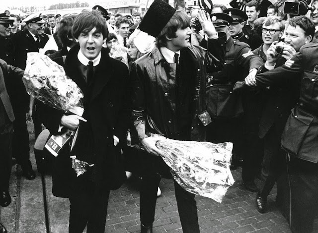 50 Interesting Black and White Photographs of the Beatlemania During ...