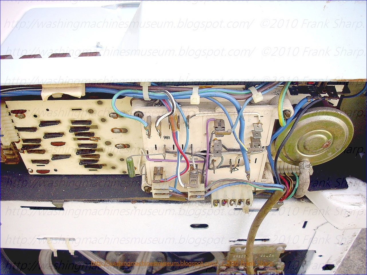 Washer Rama Museum ™: IGNIS K563 INTERNAL VIEW.