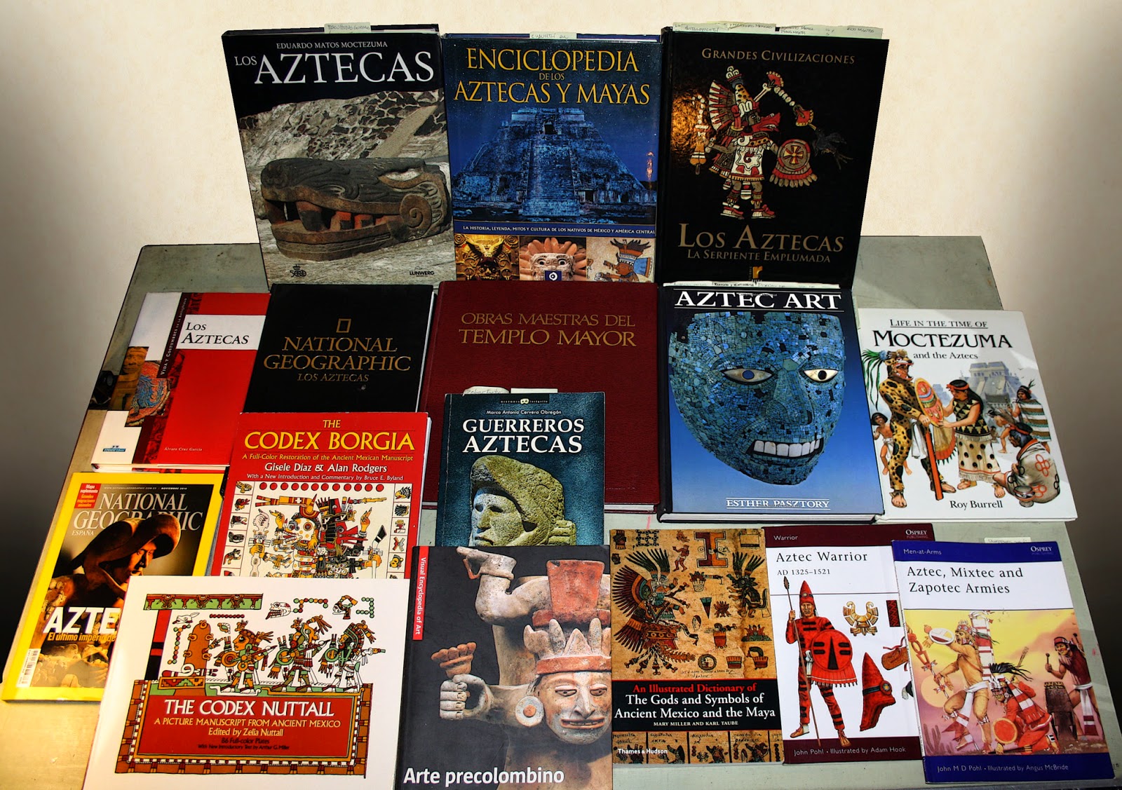For Tenochtitlan, relation of a graphic novel: The Aztecs / Los Aztecas