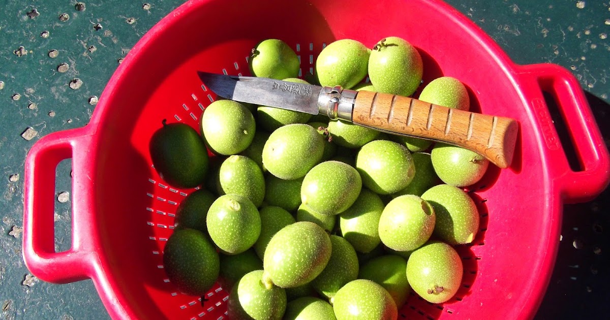 Magnon's Meanderings: Pickled Walnuts 2017.