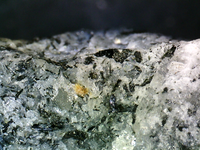 CSMS GEOLOGY POST: SODIUM-RICH ALKALINE MINERALS AND A RATTLED BRAIN