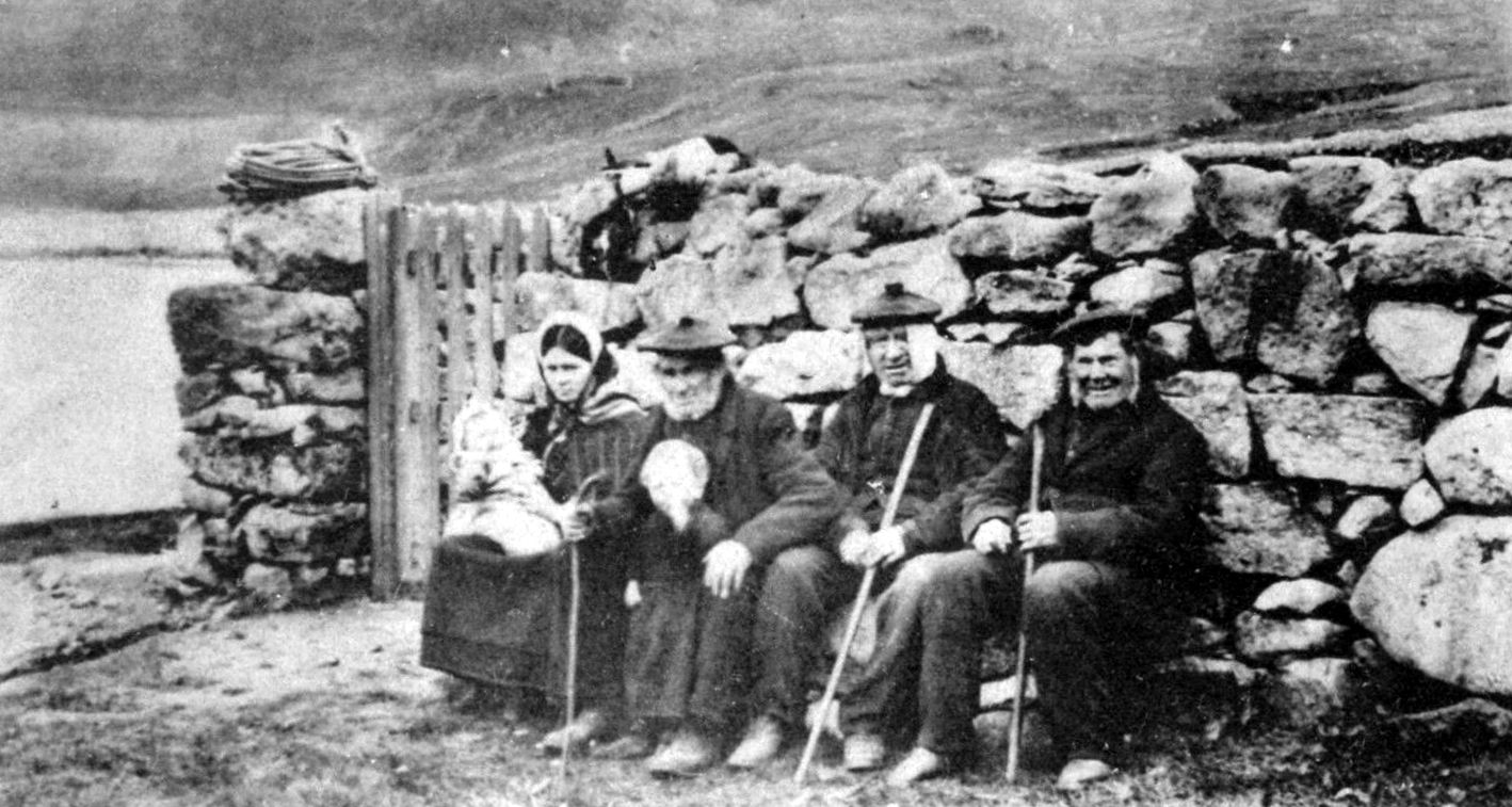 Tour Scotland: Old Photograph Crofters St Kilda Scotland