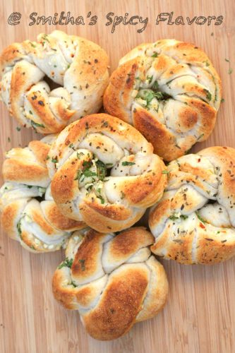 Garlic Mini twisted rolls with Pillsbury Biscuit dough - Semi HomeMade ...