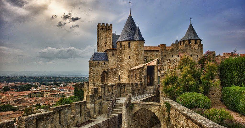 De lo humano a lo divino: LOS CÁTAROS