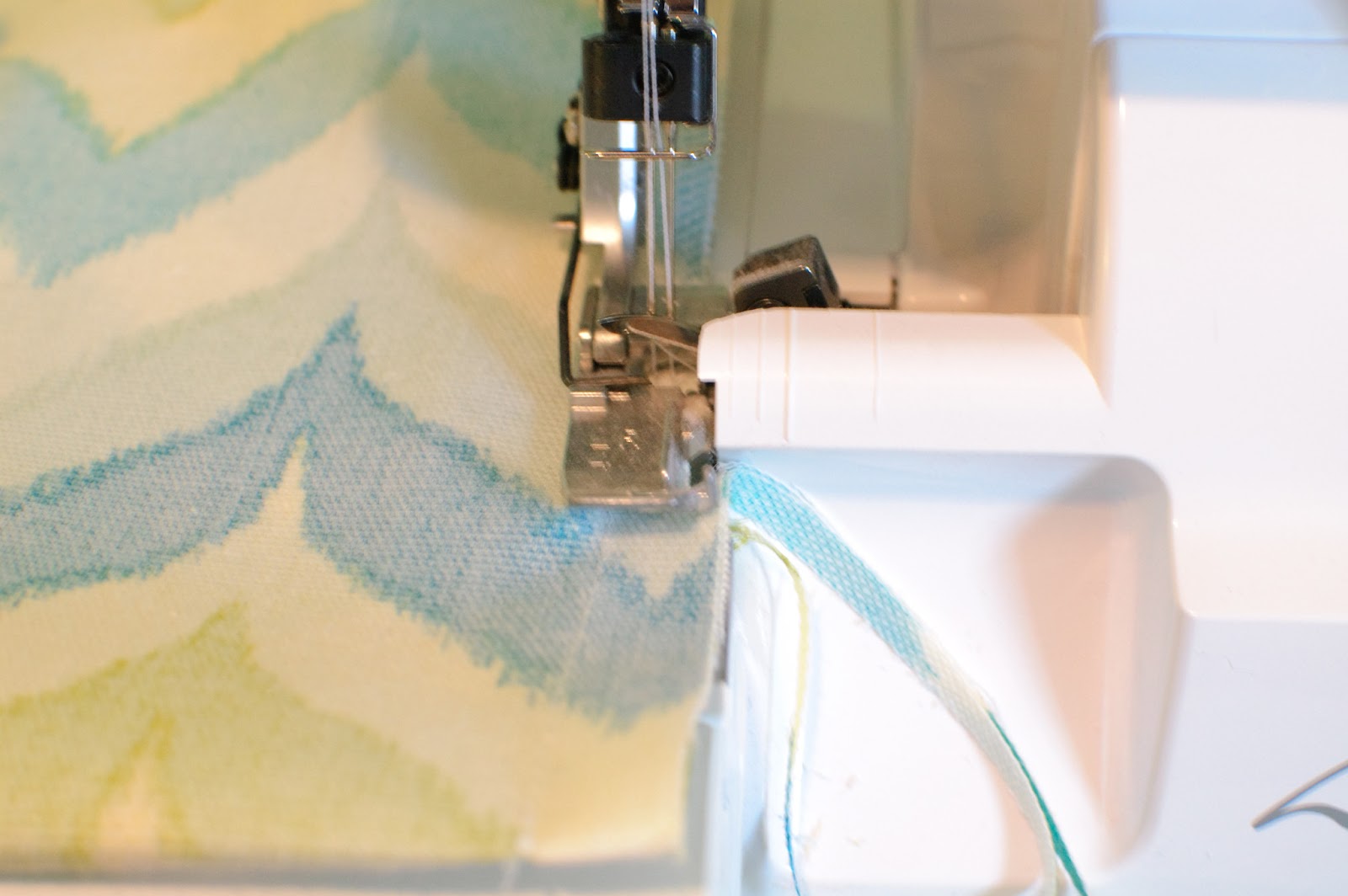 You Had Me At Handmade...: Beginner Sewing Tutorial: Simple Pillow Covers