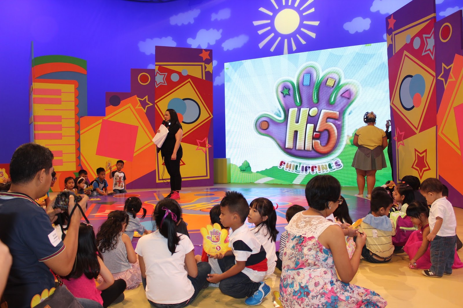 Mom's World of Arts and Happiness: Here's How to Meet and Greet HI5 ...