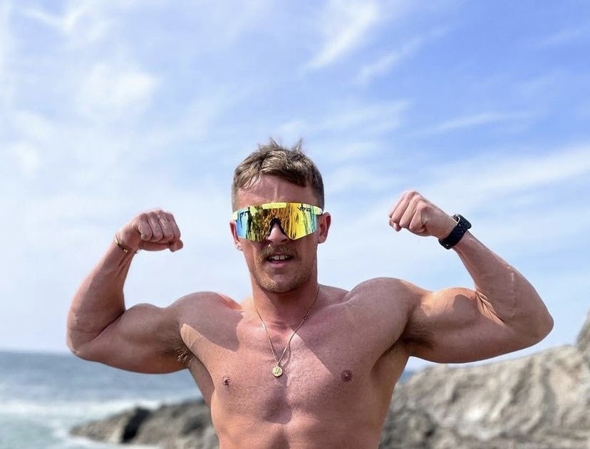 Speedo Musings: Muscle Pose