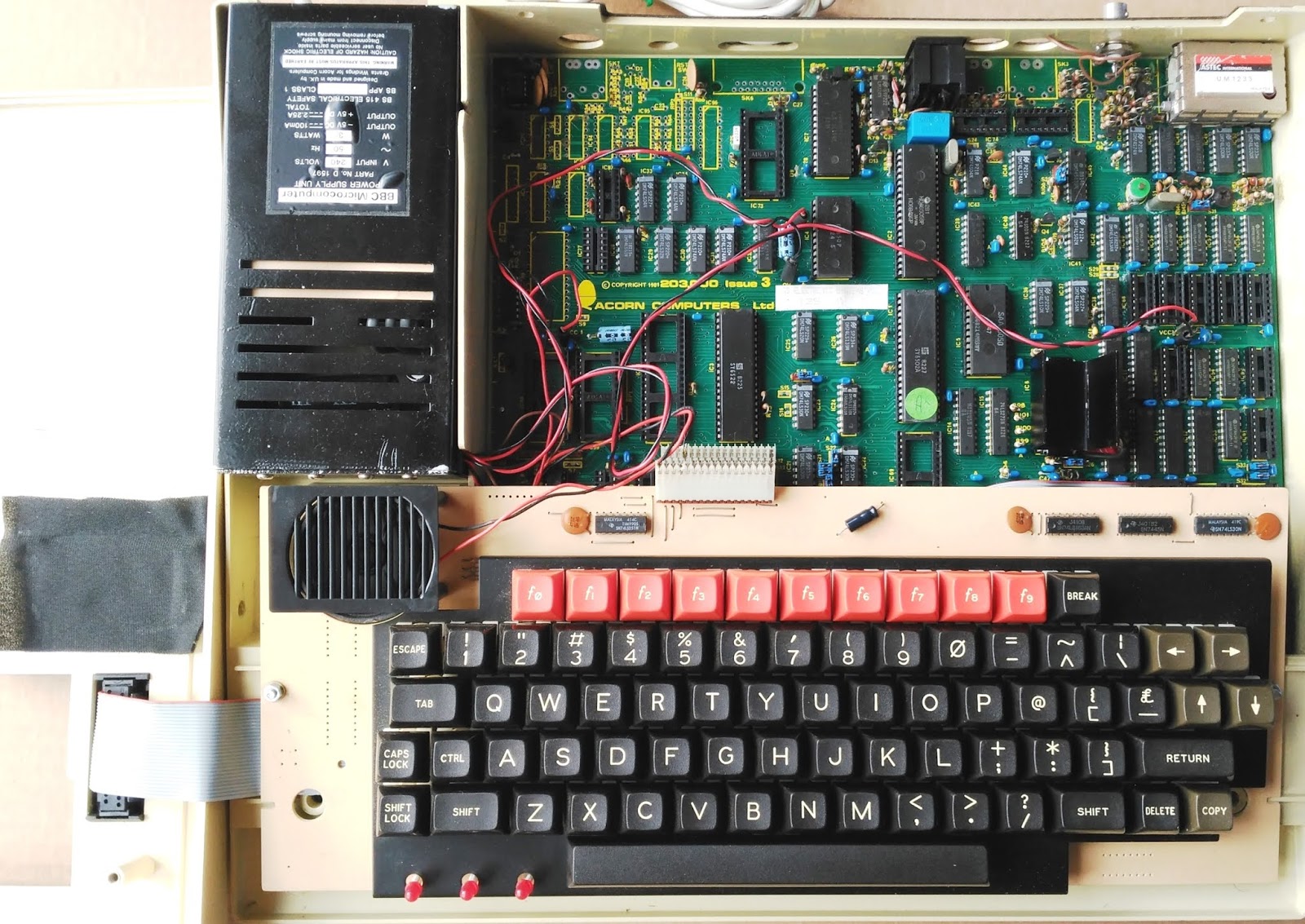 Retro Ordenadores Orty: Ordenador Acorn BBC Micro (A) (1981)