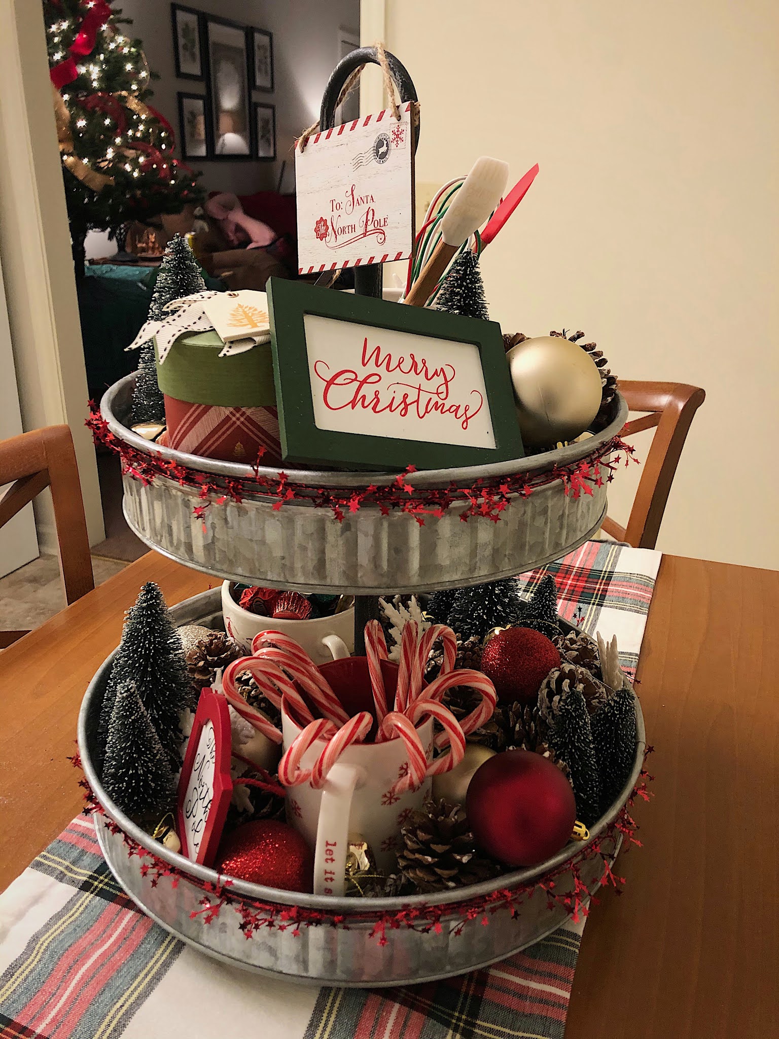 How to Decorate a Holiday Tiered Tray: Step By Step - Shenandoah Sugar