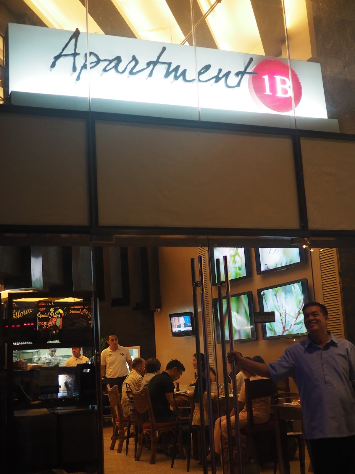 Travels with Gusto: Apartment 1B: Gourmet Comfort Food