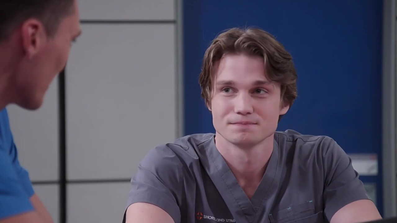 ausCAPS: Henry Rolleston shirtless in Shortland Street