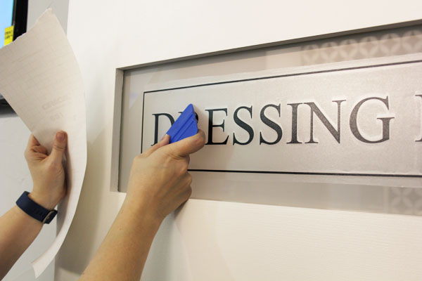 {diy with style} How to Create a Custom Door Label with Cricut | Blue i ...