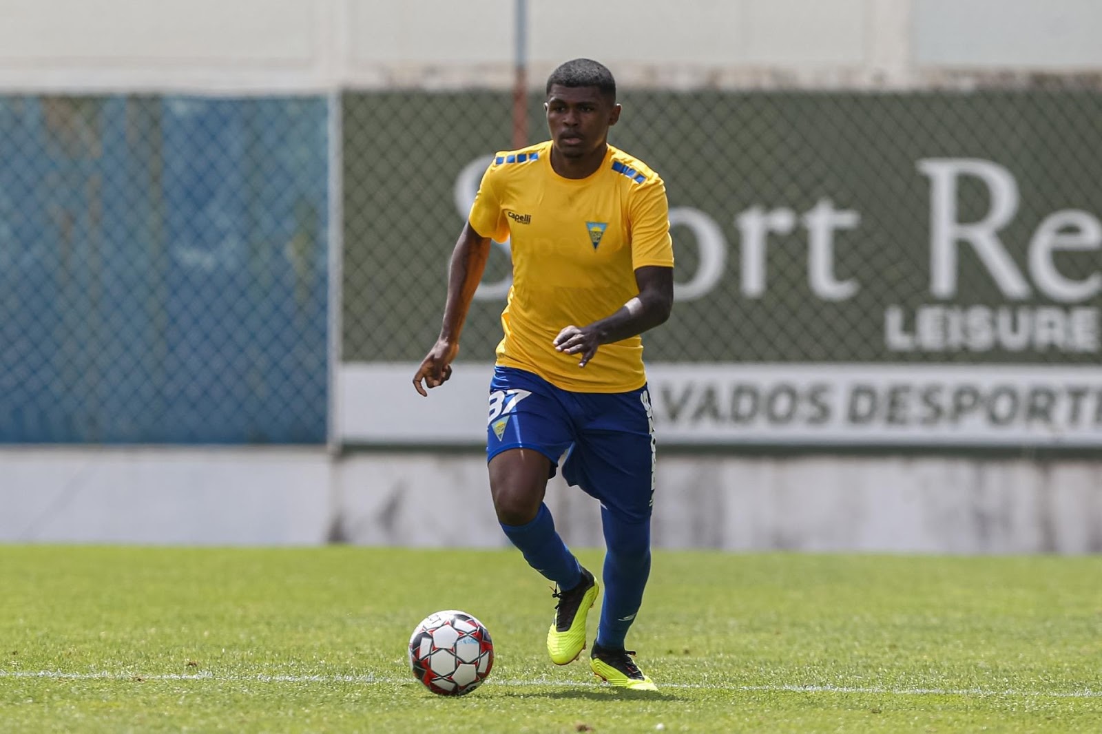 Em Portugal, Khevin mantém treinos com auxílio de aplicativo para ...