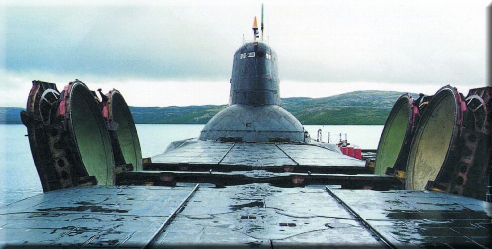 SUBMARINO SSBN TYPHOON