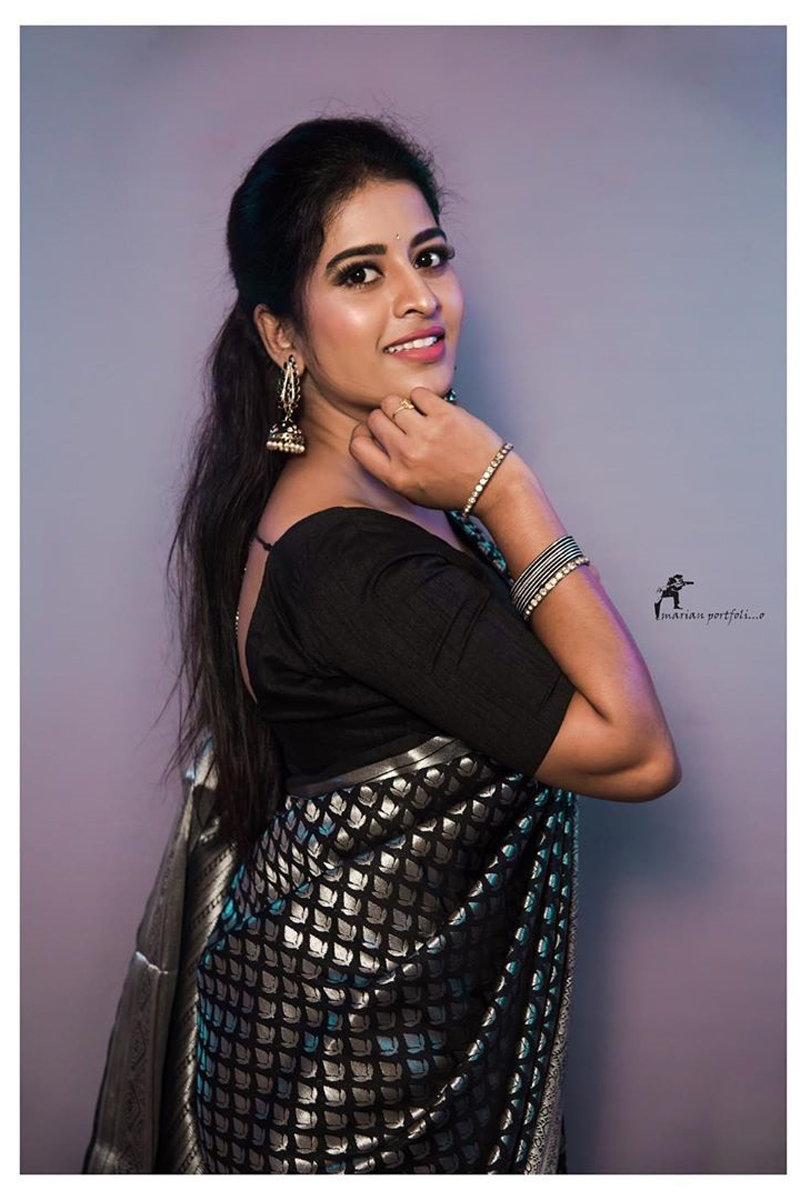 TV Actress Anshu Reddy Beautiful Saree Stills