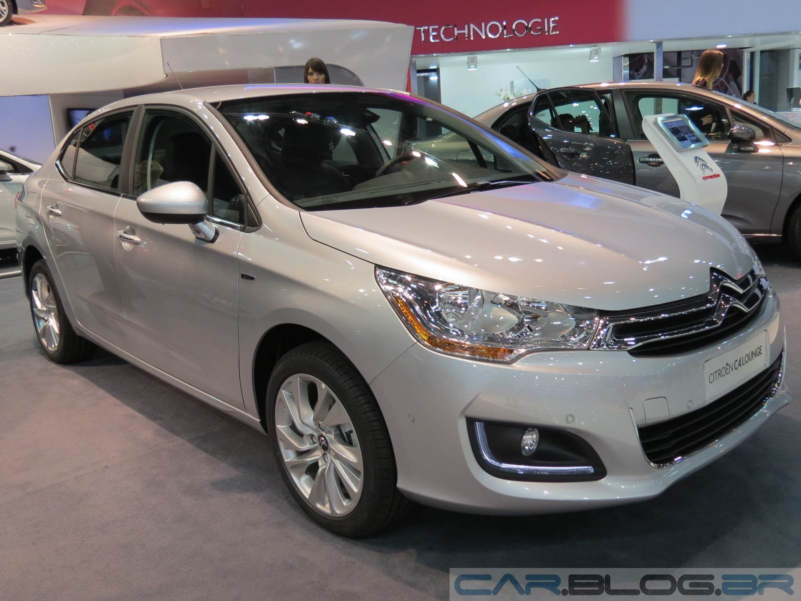 Citroën inicia pré-venda do novo C4 Lounge no Brasil