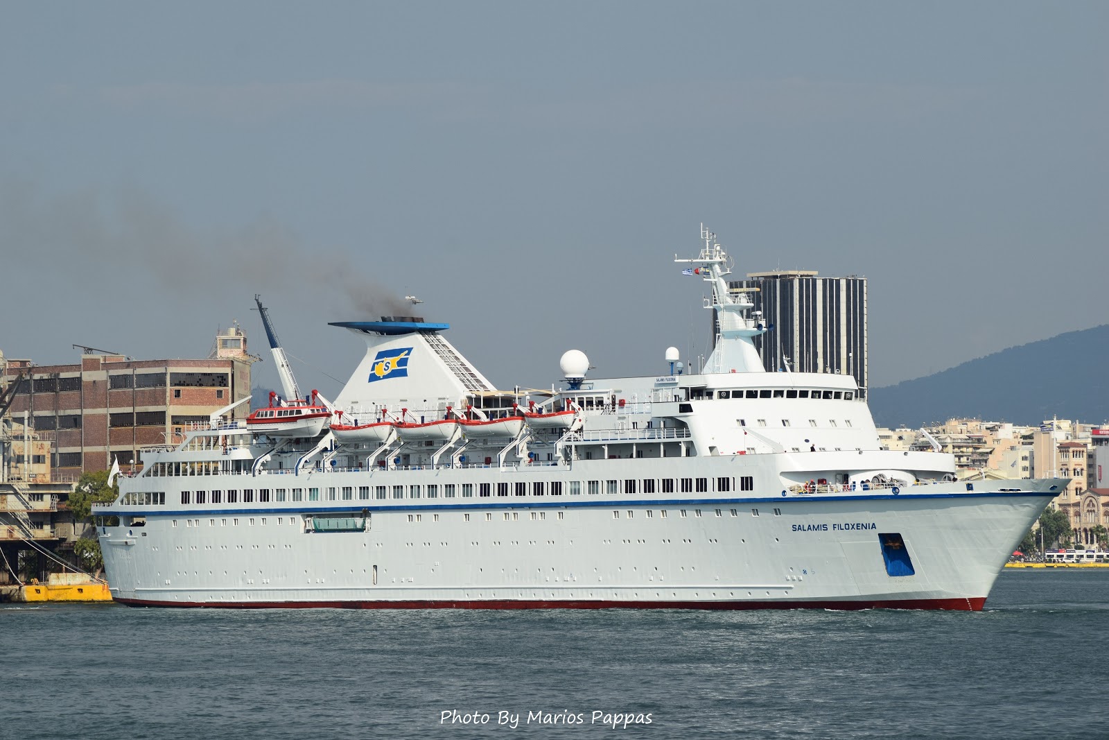 Sergio@Cruises: Seis navios de cruzeiros em Pireus, Grécia