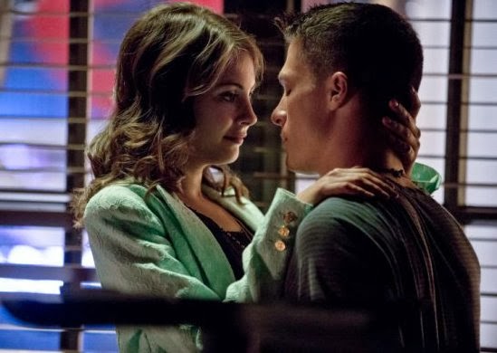 SNEAK PEEK : "Arrow: City Of Heroes" - October 9, 2013