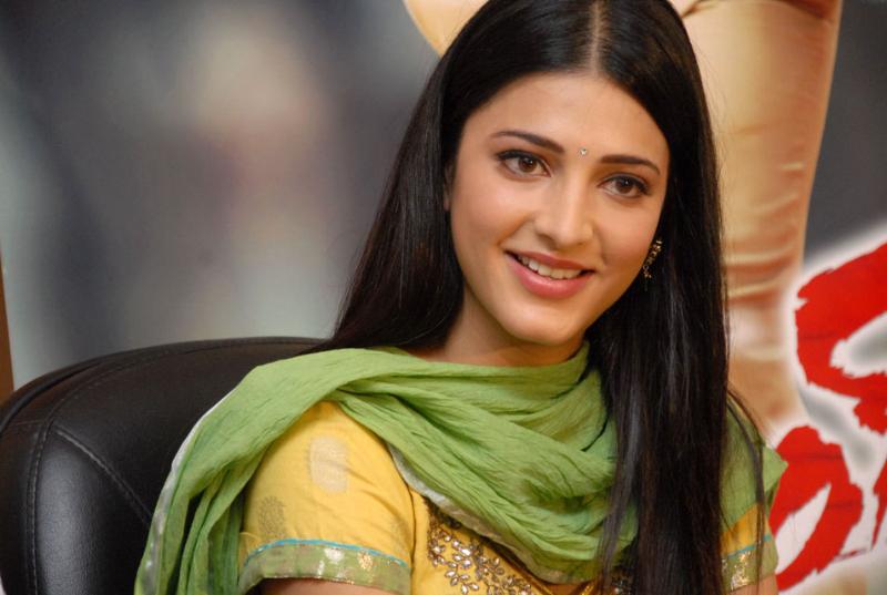 Latest Movie Masala Shruti Hassan At Gabbar Singh Success Meet