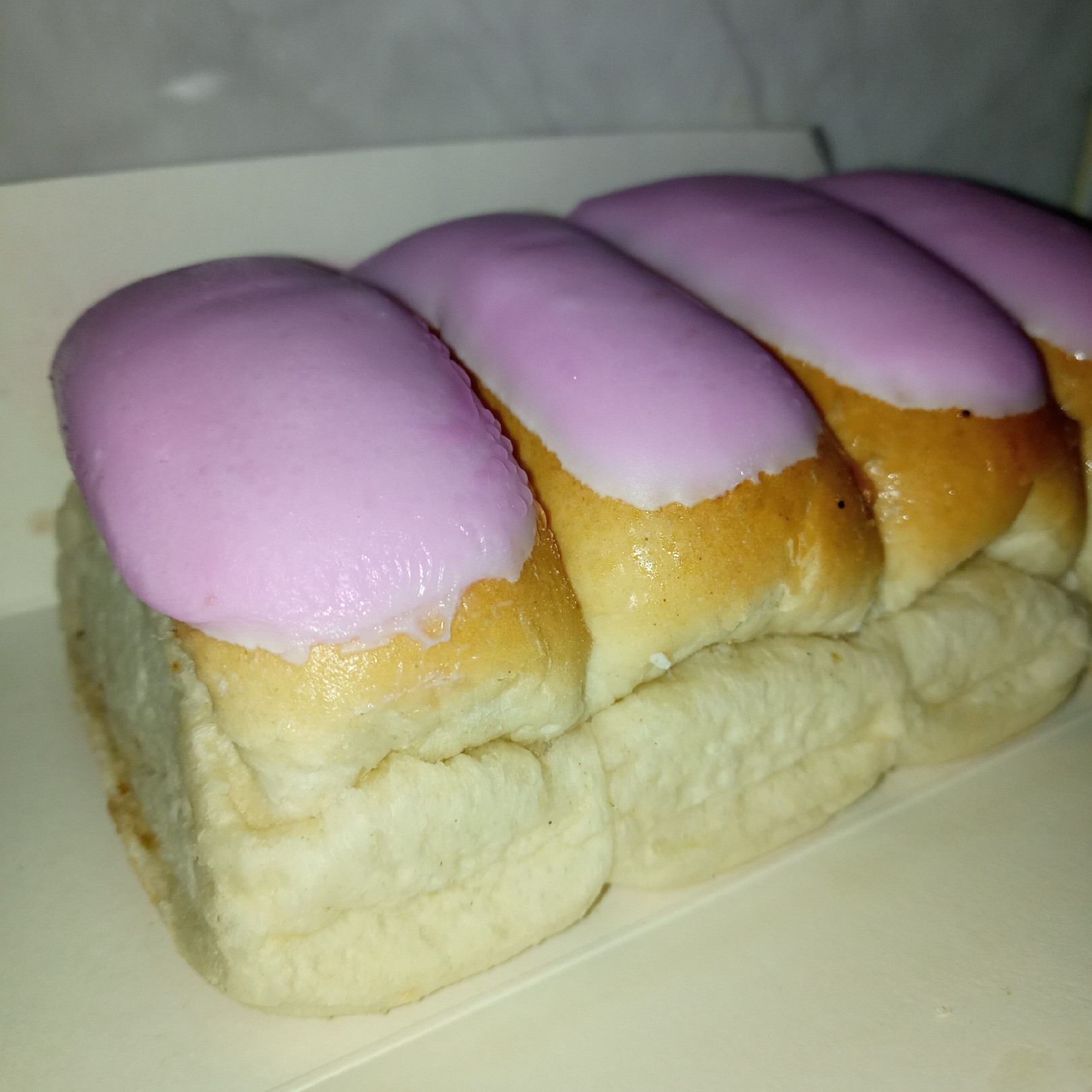 Supersupergirl's Food Reviews: Coop Bakery Raspberry Iced finger buns