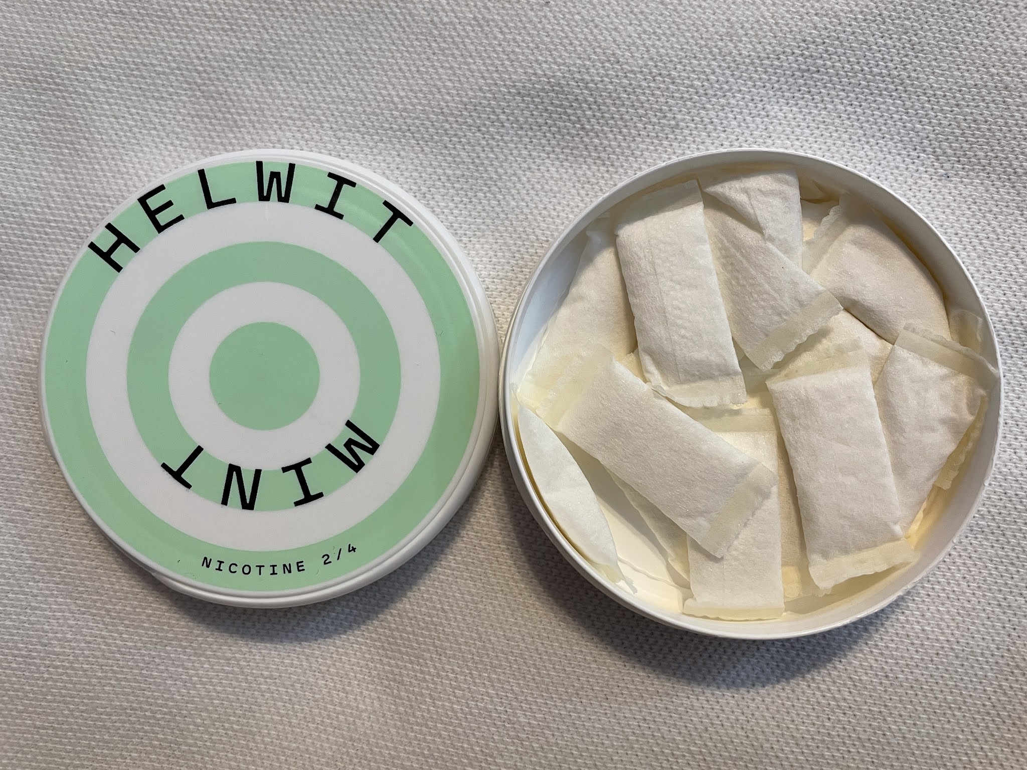 Helwit Nicotine Pouches - Review. 3 October 2021.