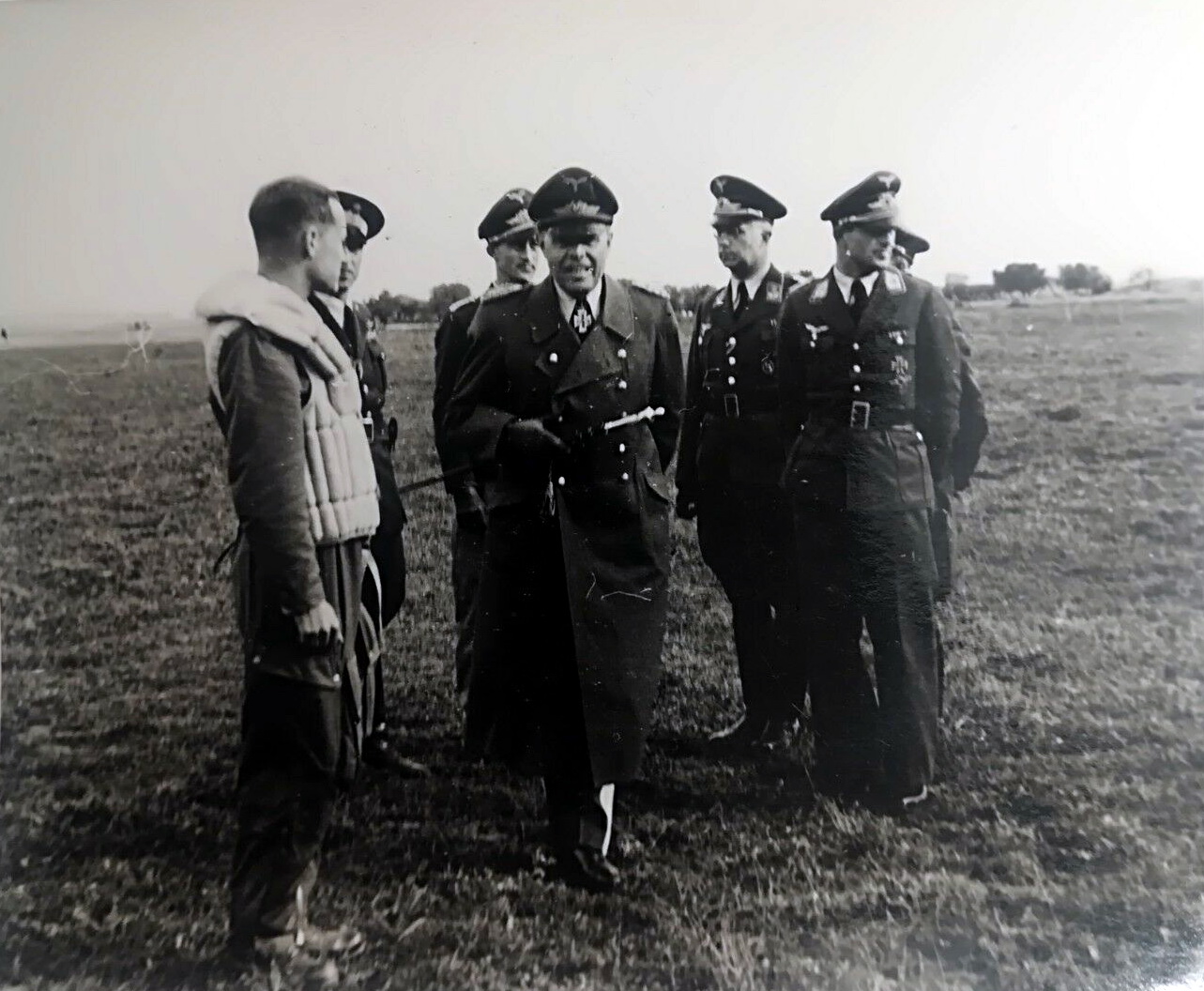 Ritterkreuzträger: Albert Kesselring Visiting Luftwaffe Units