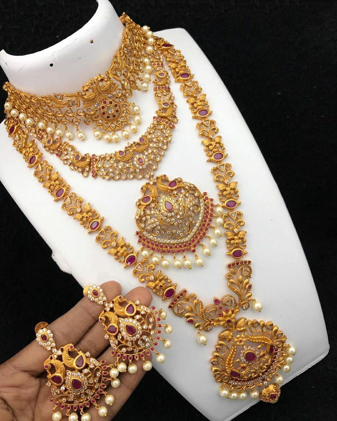 Golden jewellery special - Necklace sets