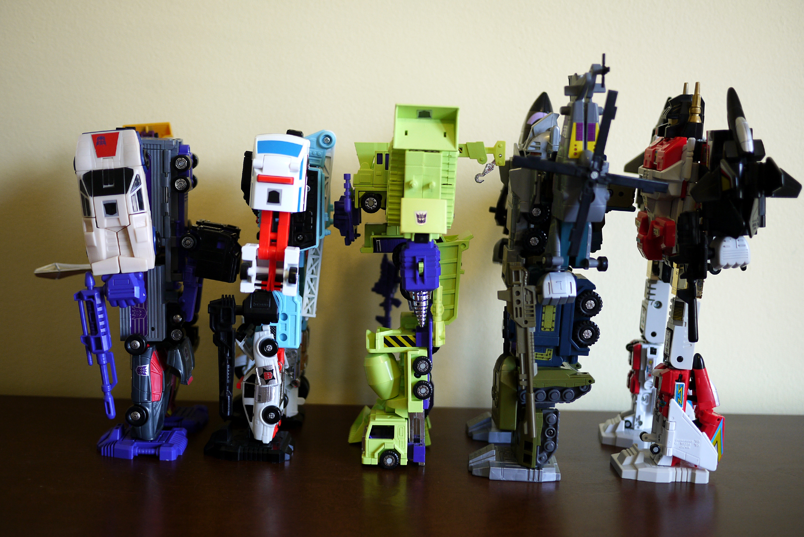 Vault 1541: [YouTube] Transformers G1 Combiners