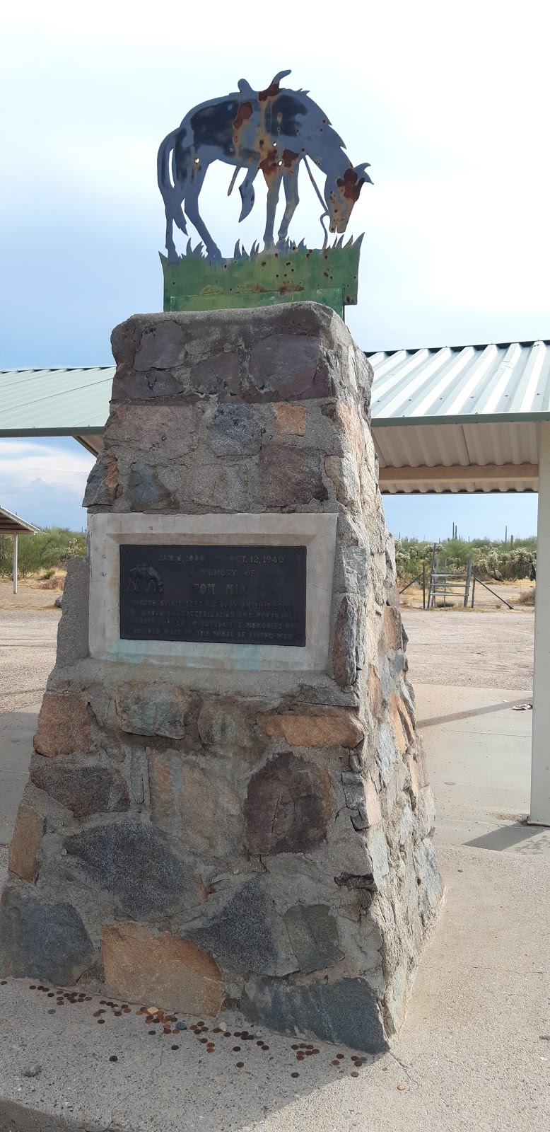 The On-Line Buzzletter: AZ Trip #35: Film Star Tom Mix's Fatal Crash Site