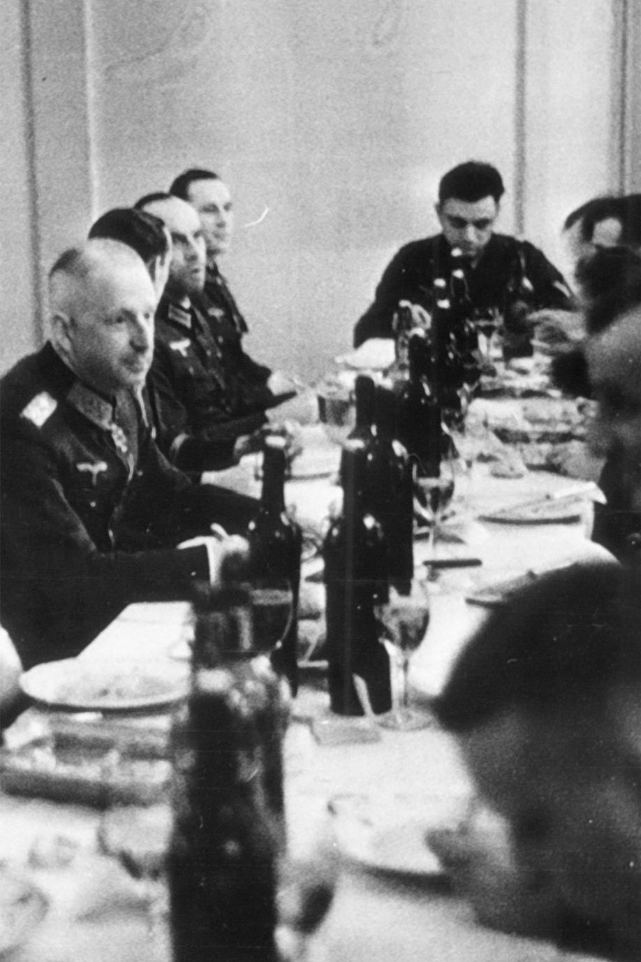 Ritterkreuzträger: Erich von Manstein in a Meal Reception