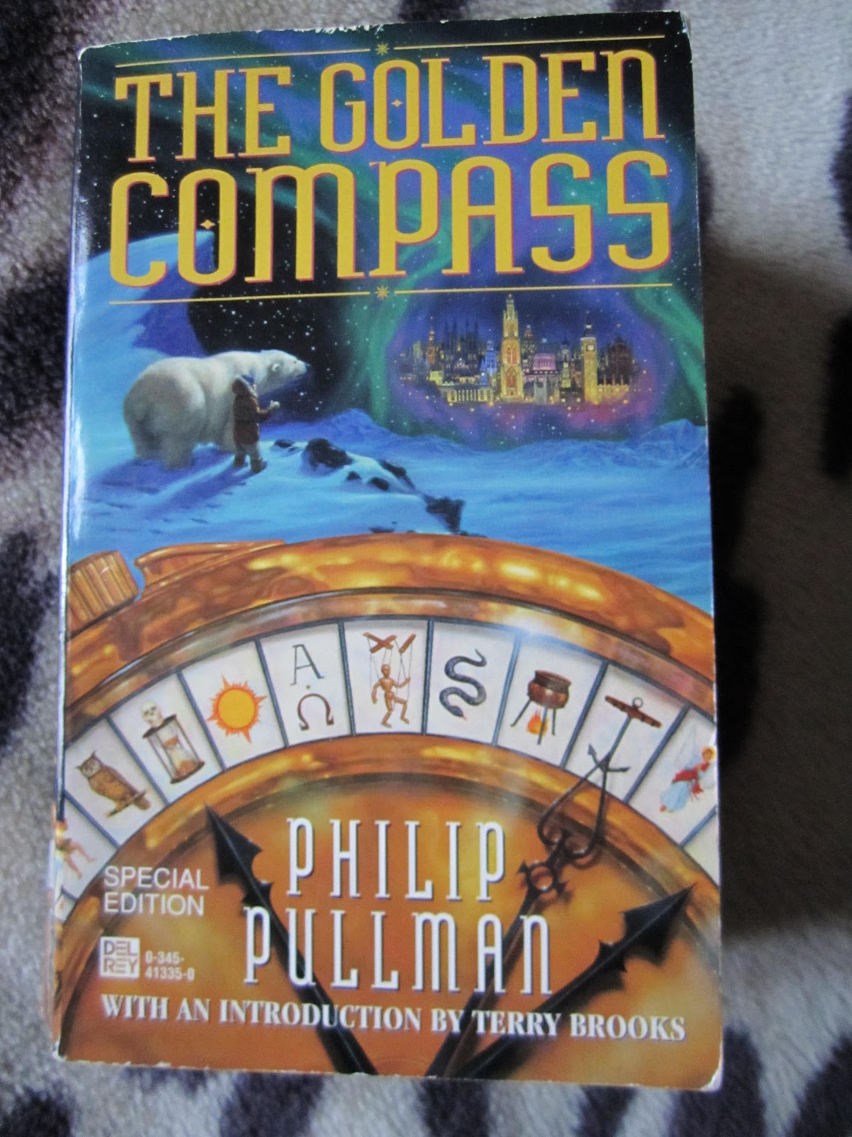 bookdiary: The Golden Compass - Philip Pullman