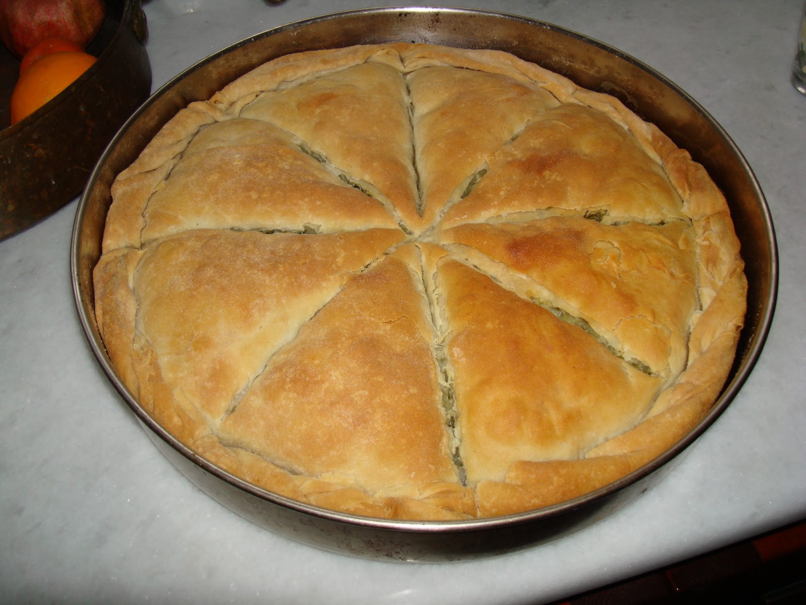 TΟ ΗΘΟΣ ΠΟΥ ΧΑΣΑΜΕ...: Χορτόπιτα με "ό,τι έχουμε"...