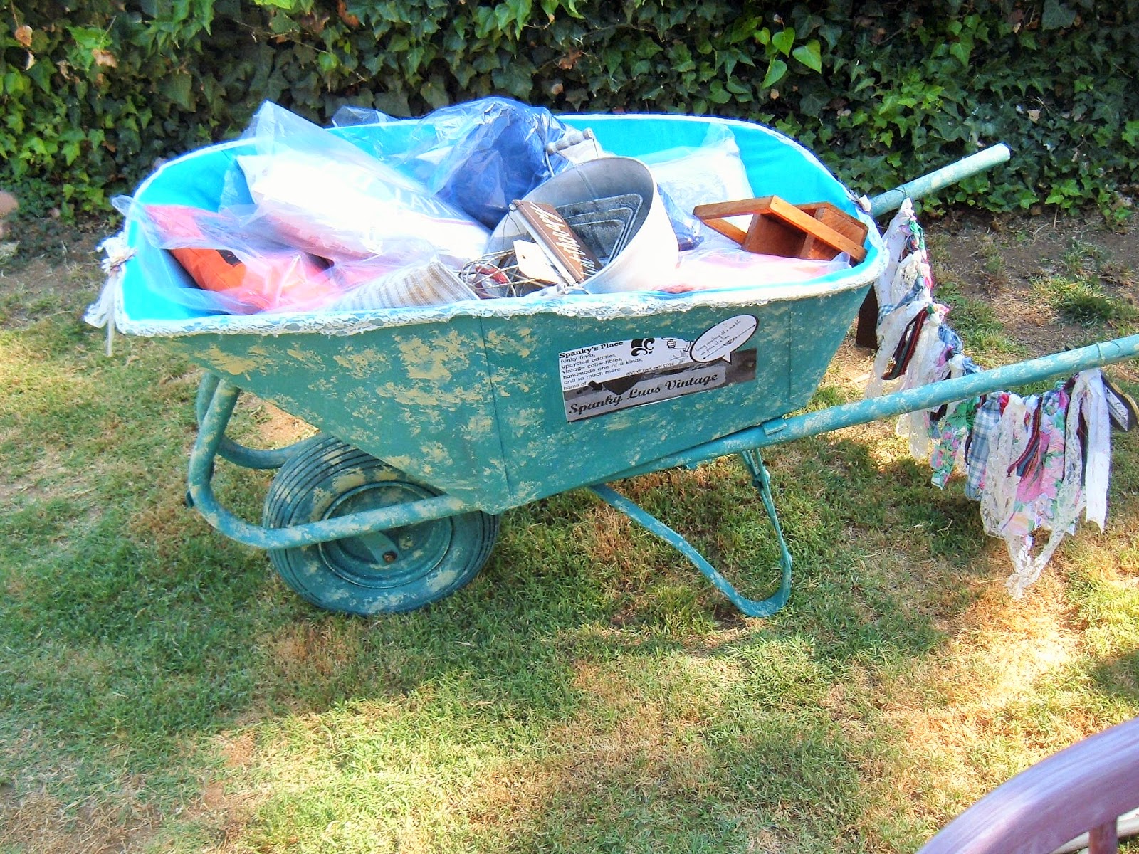 SPANKY LUVS VINTAGE: My Crappy $10 wheelbarrow
