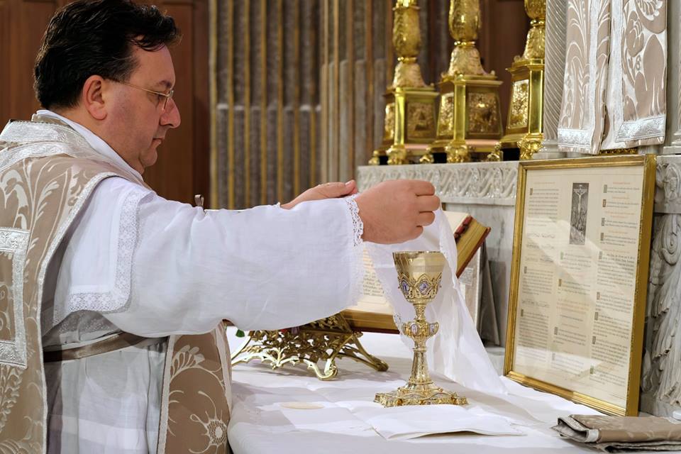 New Liturgical Movement: Photos of the Mass of Lyon