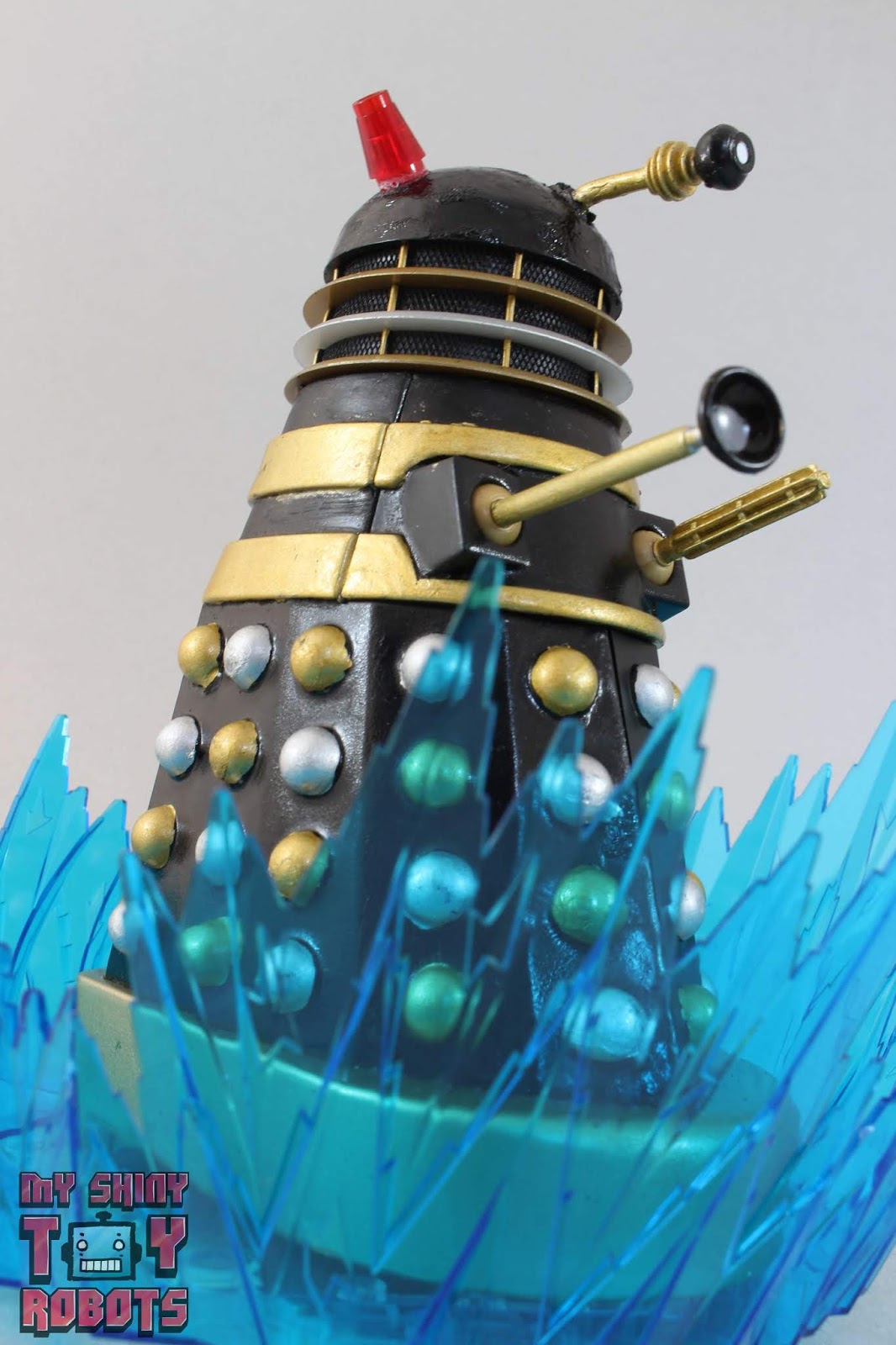 My Shiny Toy Robots: Custom Figure: Dr. Who & the Daleks (Movie) Black ...
