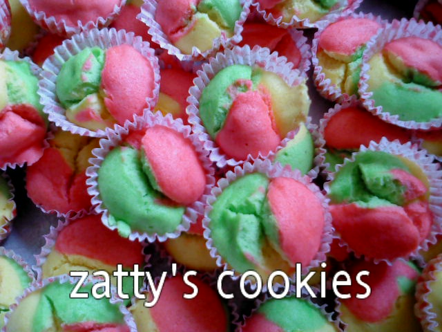 ZATTY'S COOKIES AND CAKES: APAM SENYUM IMPIANA