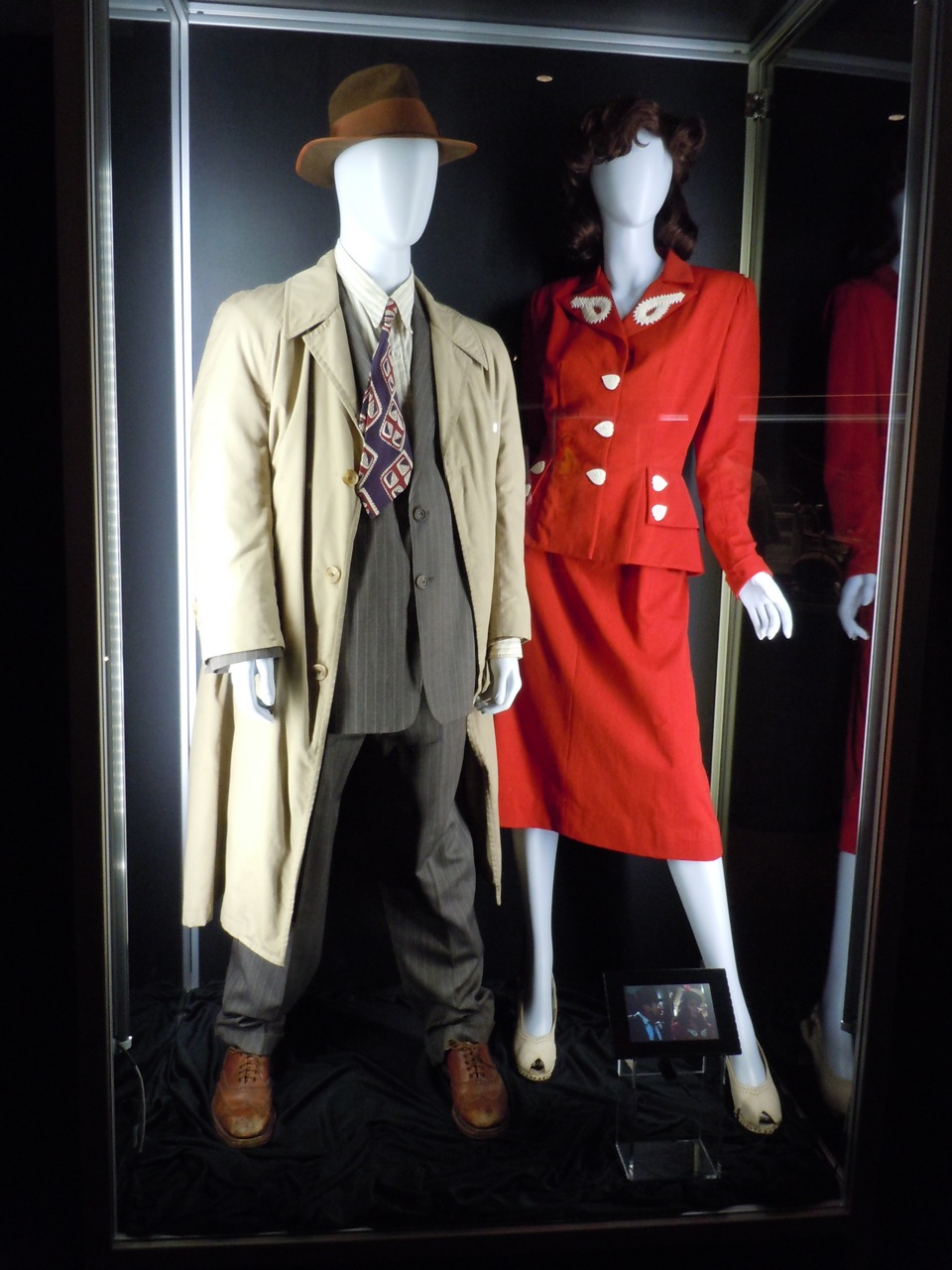 Hollywood Movie Costumes and Props: Costumes, props and models from Who ... Hollywood Movie Costumes and Props: Costumes, props and models from Who ...