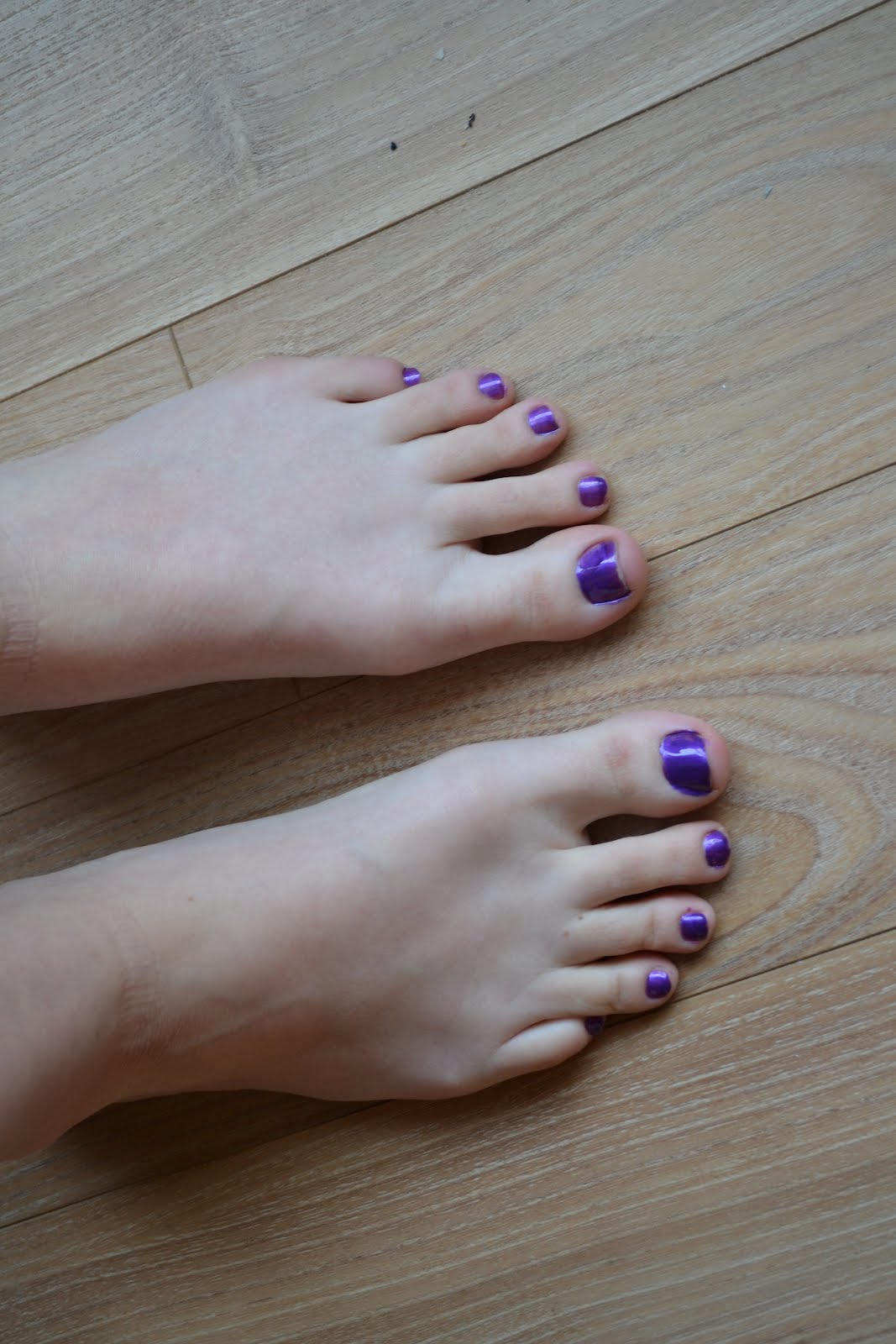 Talented Terrace Girls: DIY Thursday: Glitter toes