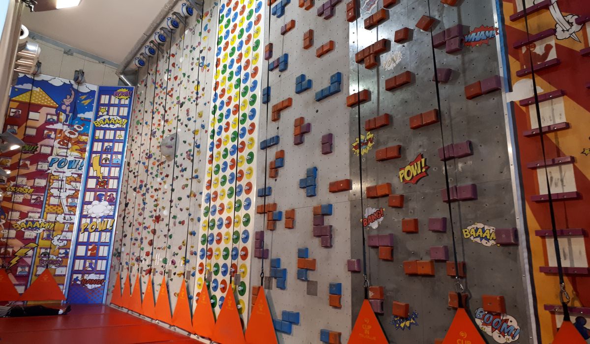 Session sportive dans la salle d'escalade Climb Up de Lyon Confluence ...