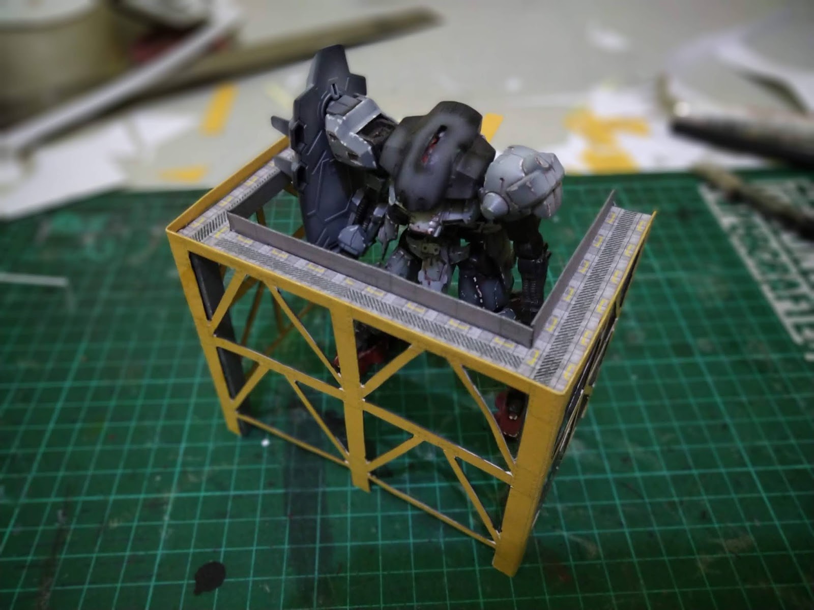 paperhobby: GUNDAM HANGAR 1:144 SCALE PAPERMODEL