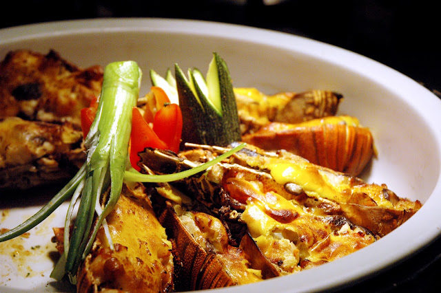 DUDE FOR FOOD: Awesome Lobster Buffet at Diamond Hotel's Corniche