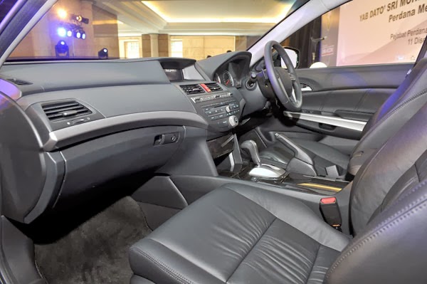 Malaysia Motoring News: Interior Photos of Proton Perdana Limousine