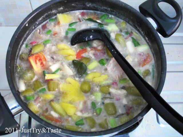 Resep Sup Tuna Asam Pedas dengan Nanas | Just Try & Taste