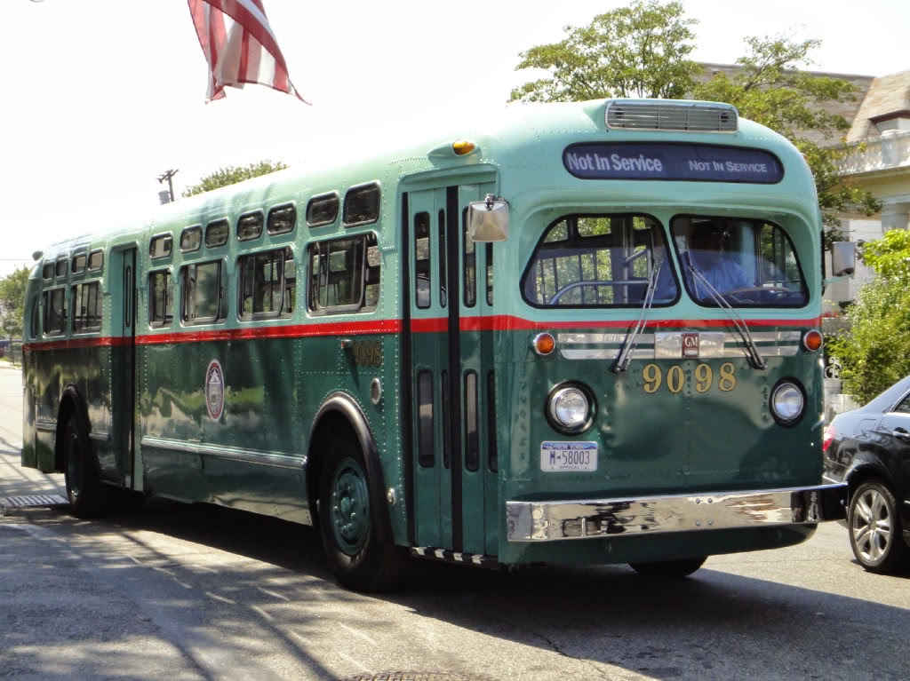 Eddie's Rail Fan Page: A preserved New York City 1950's era General ...