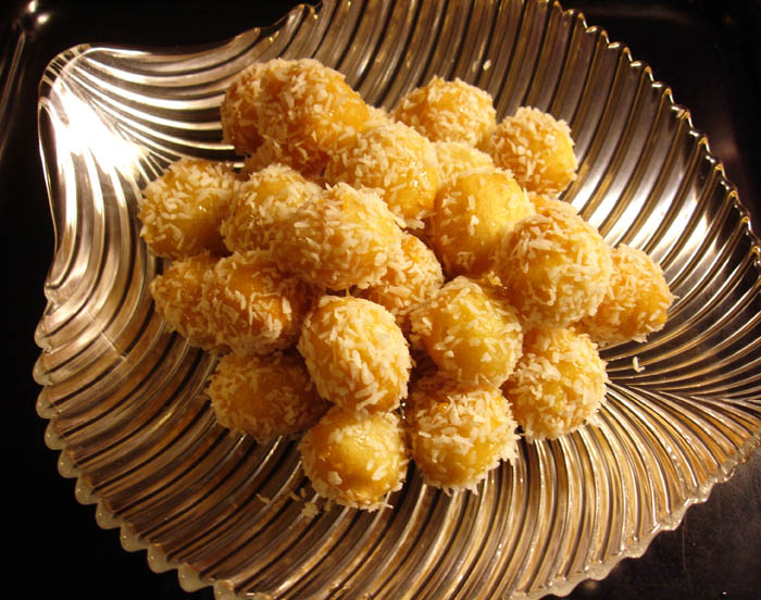 libyan food: Fritters in Syrup: Lugmet El Qadi العوامــــــــــه او ...