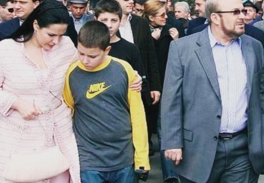 Former Prime Minister Fatos Nano and his family are the coronavirus test